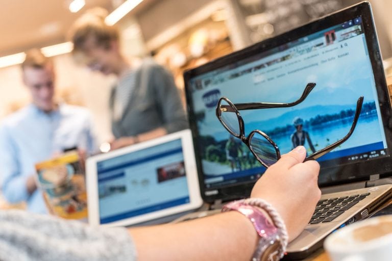 Wann braucht man eine Bildschirmbrille und wie funktioniert sie?